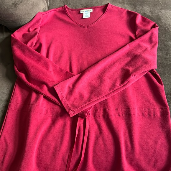 TravelSmith | Tops | Red Vneck Waist Travel Smith Medium Petite Long ...